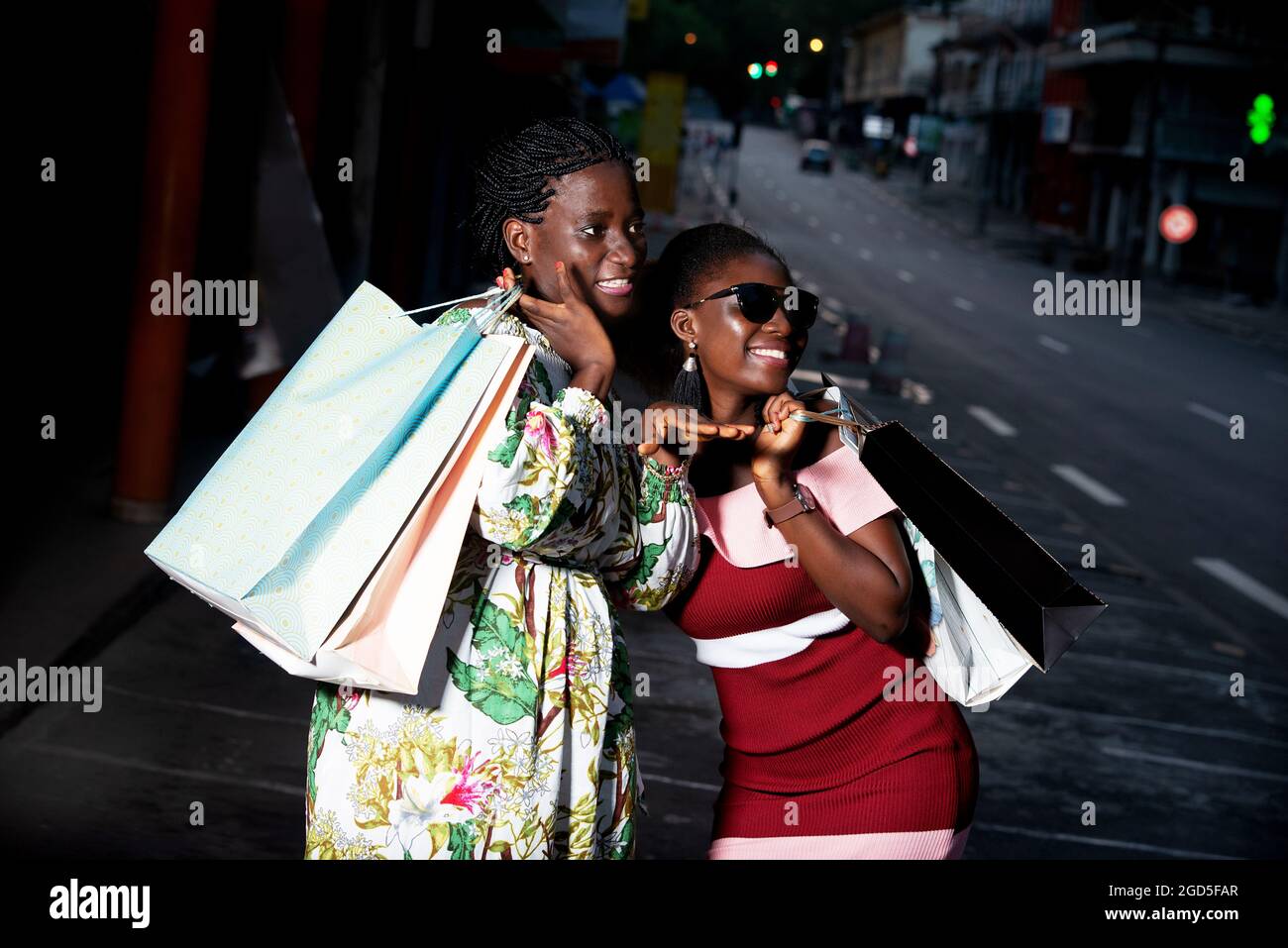 Fashionable women shopping together hi-res stock photography and images ...