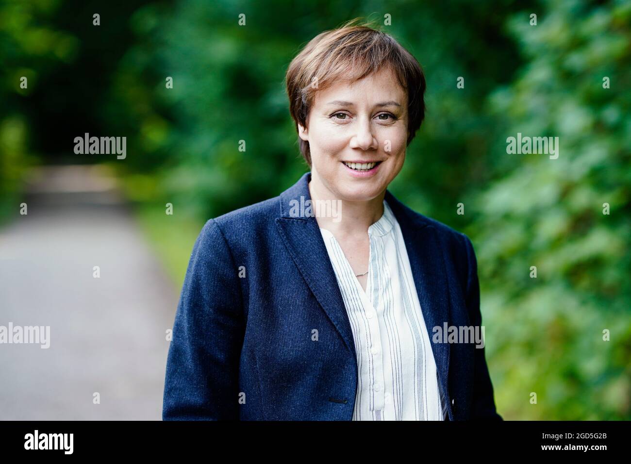 Gaggenau, Germany. 11th Aug, 2021. Actress Eva Löbau stands on the set ...