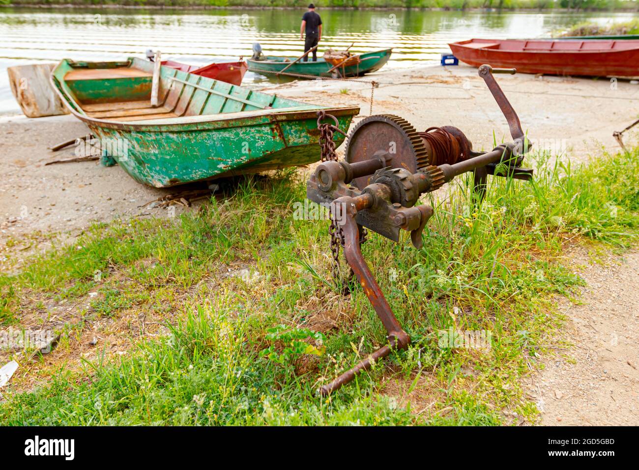 Extraction mechanism, with handle for withdraw metal fishing boats from ...