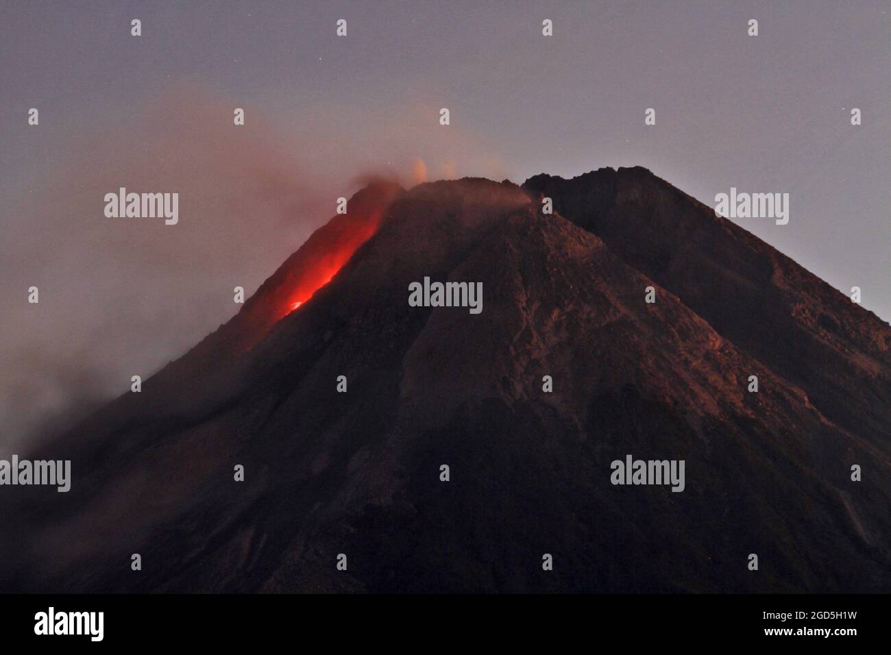 2021 volcano eruptions in indonesia hi-res stock photography and images ...