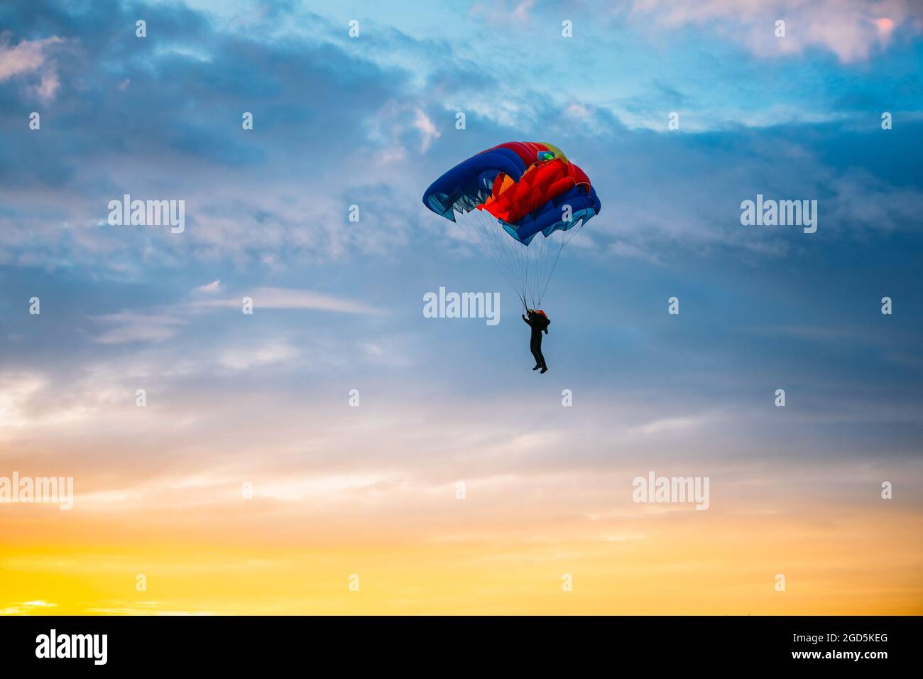 Professional skydiver jump parachute hi-res stock photography and ...