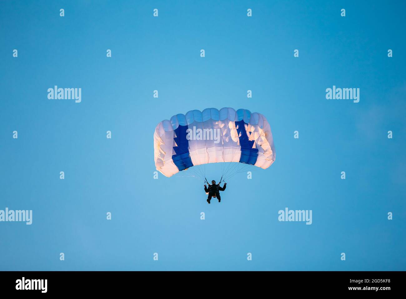 Professional skydiver parachuting in sky hi-res stock photography and ...