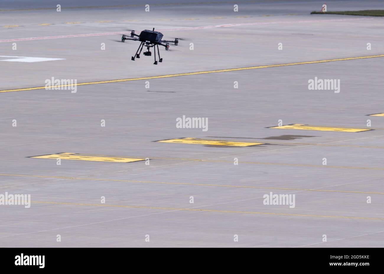 Runway inspection hi-res stock photography and images - Alamy