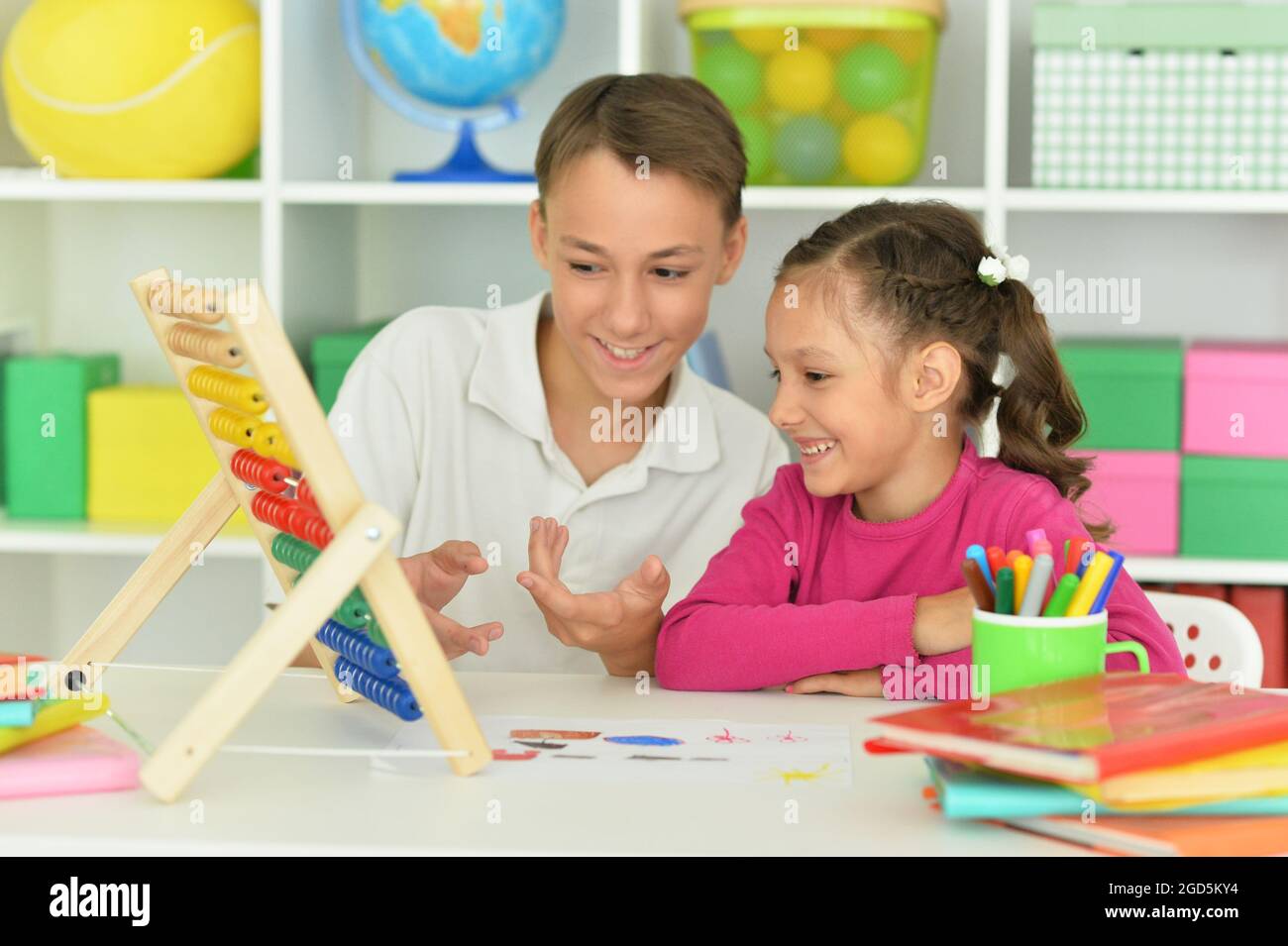 Boy girl counting hi-res stock photography and images - Alamy