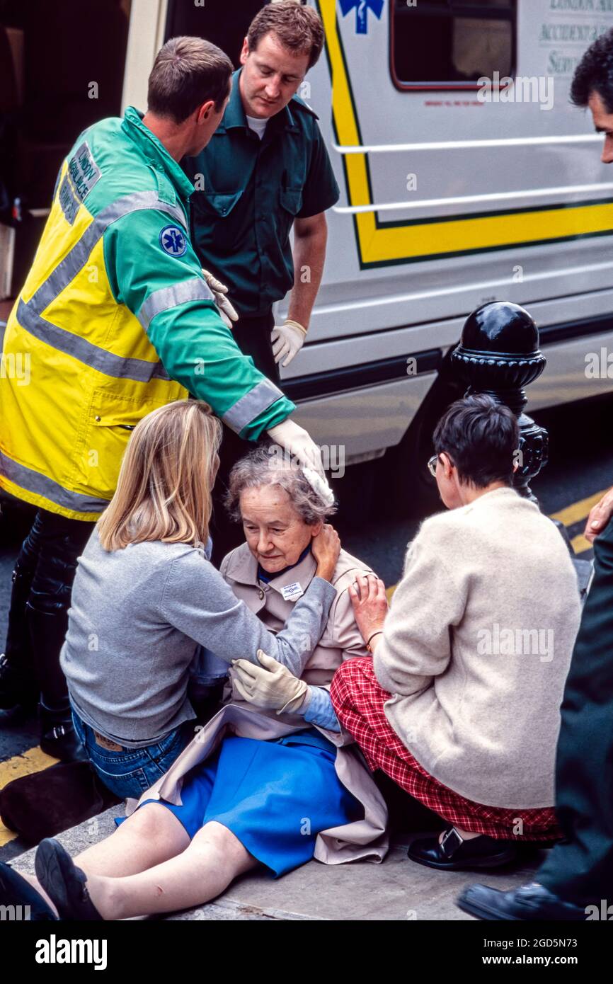 Ambulance uniform england hi-res stock photography and images - Alamy