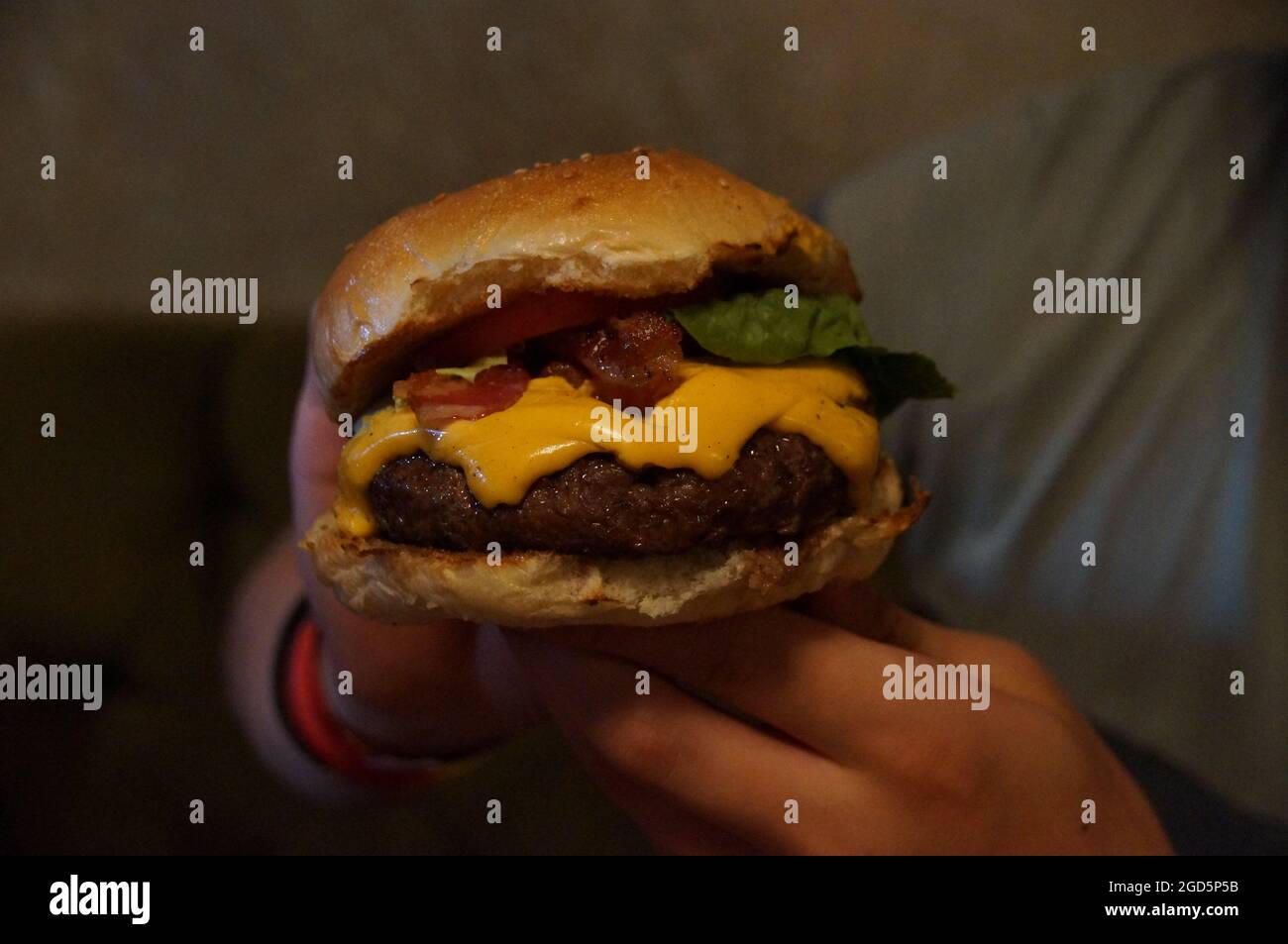 Ham burger hand hi-res stock photography and images - Alamy