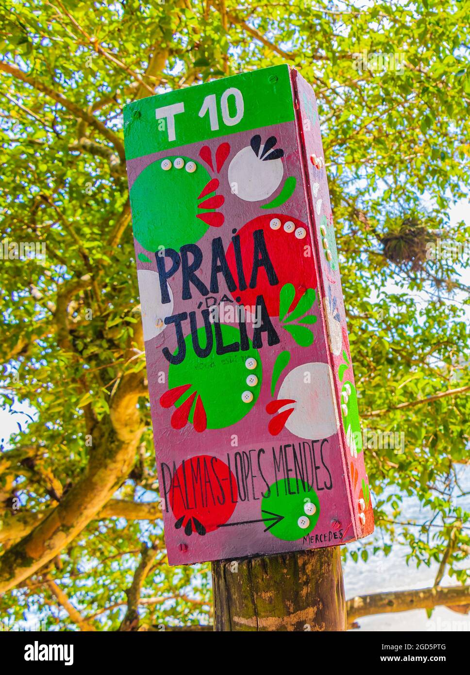 Ilha Grande 23. November 2020 Colorful welcome sign to Praia da Julia ...