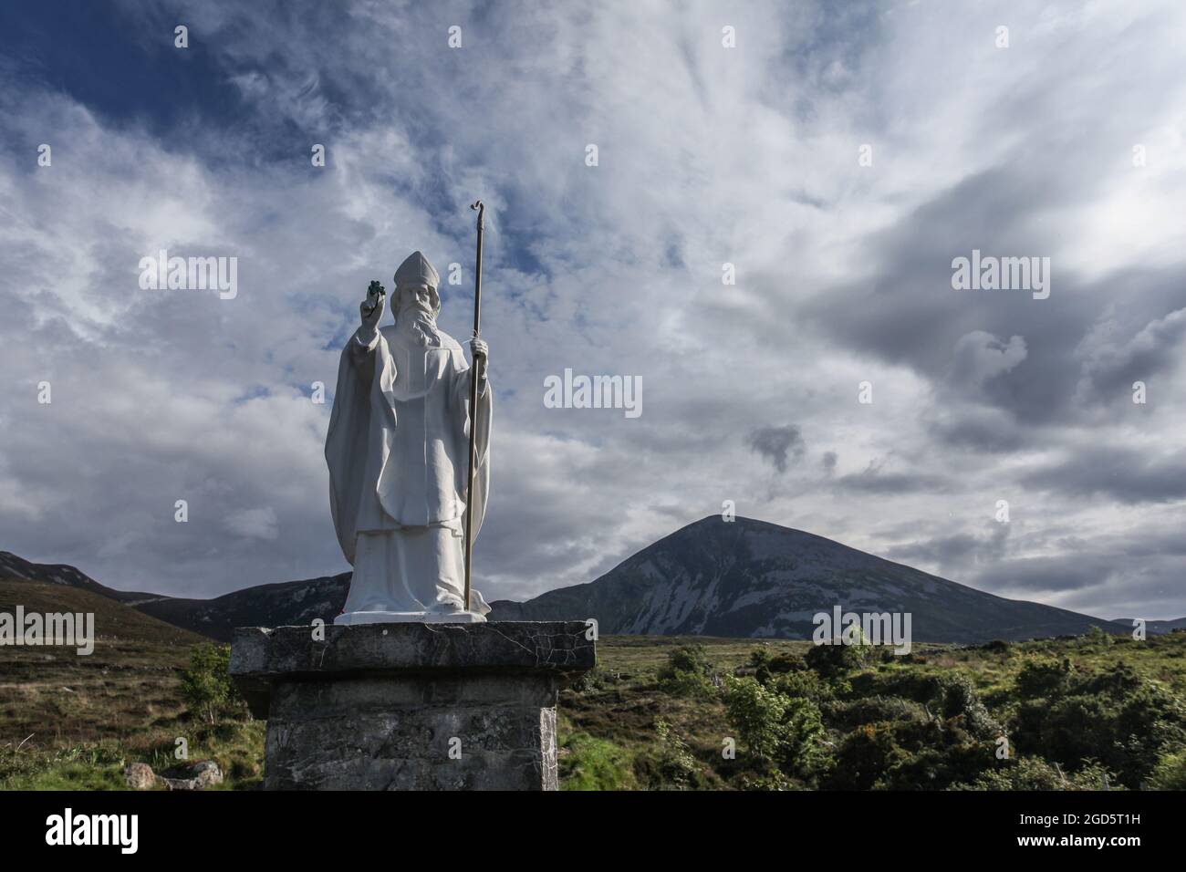 Pilgrimage summit croagh patrick hi-res stock photography and images ...