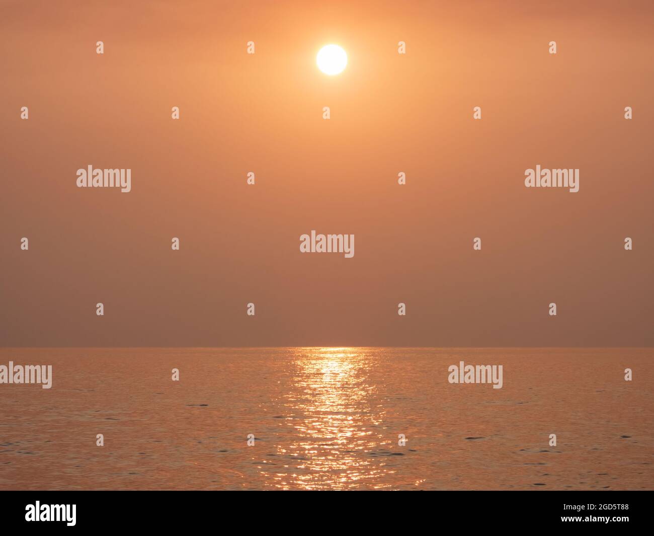 Setting sun over the Mediterranean Sea. Golden hour Stock Photo - Alamy