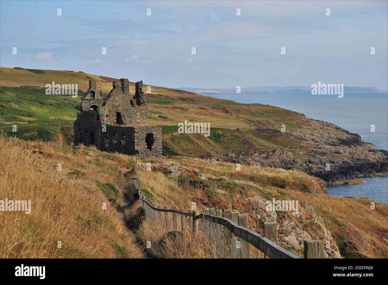 Dunskey castle hi-res stock photography and images - Alamy