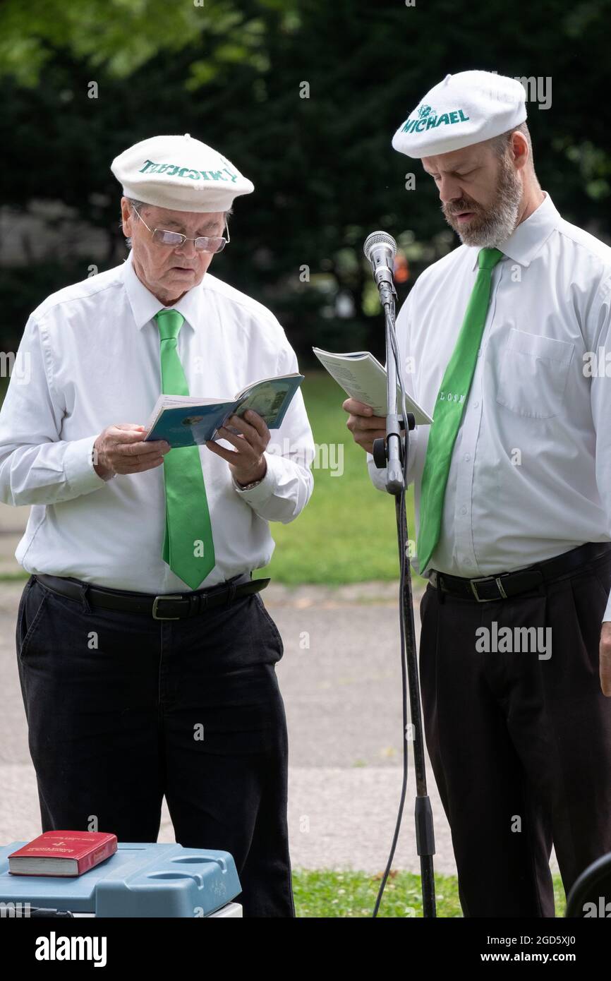 Praying in the park hi-res stock photography and images - Alamy