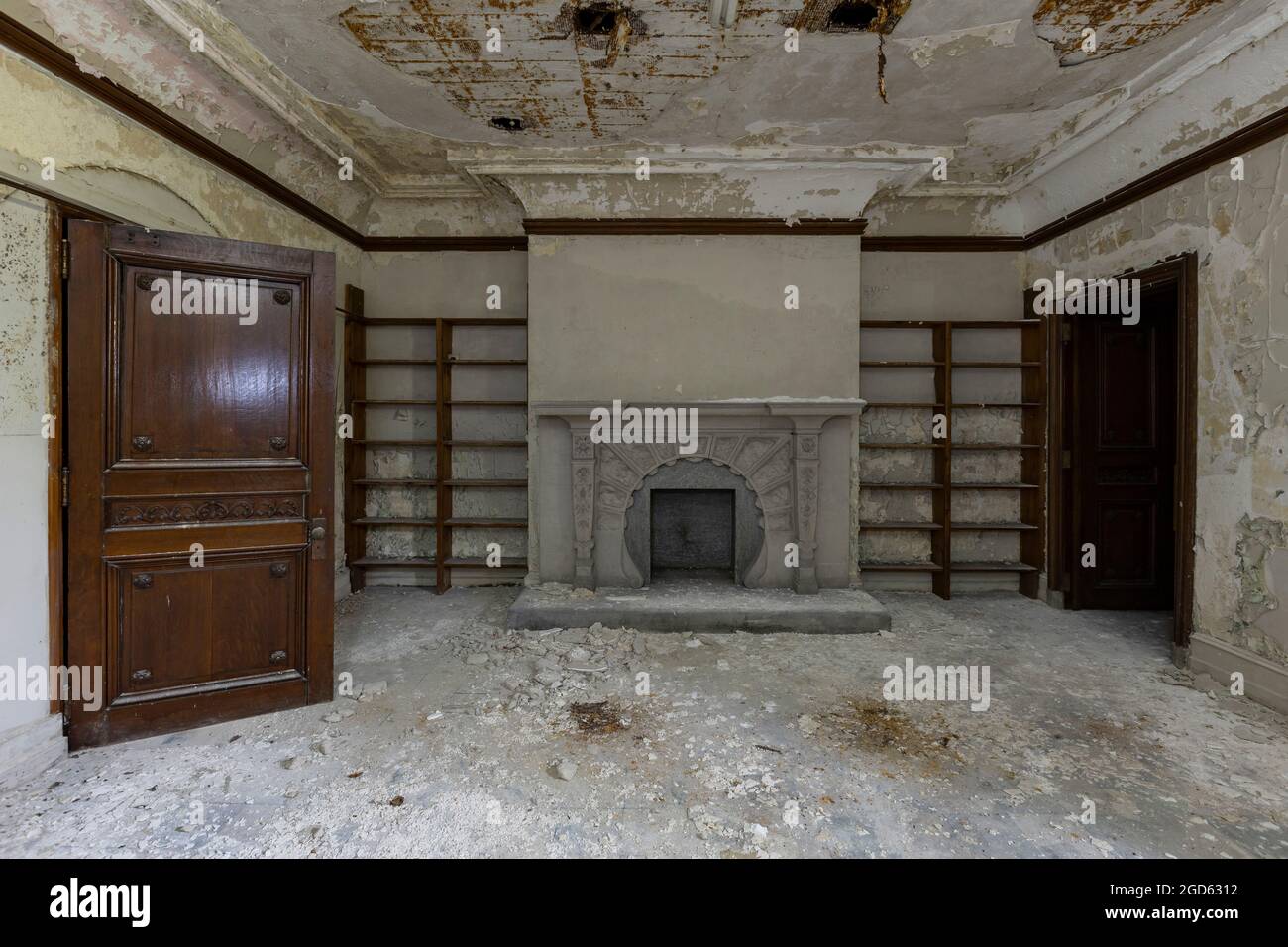 A basement room. PHILADELPHIA, USA: In one image, an empty great hall ...