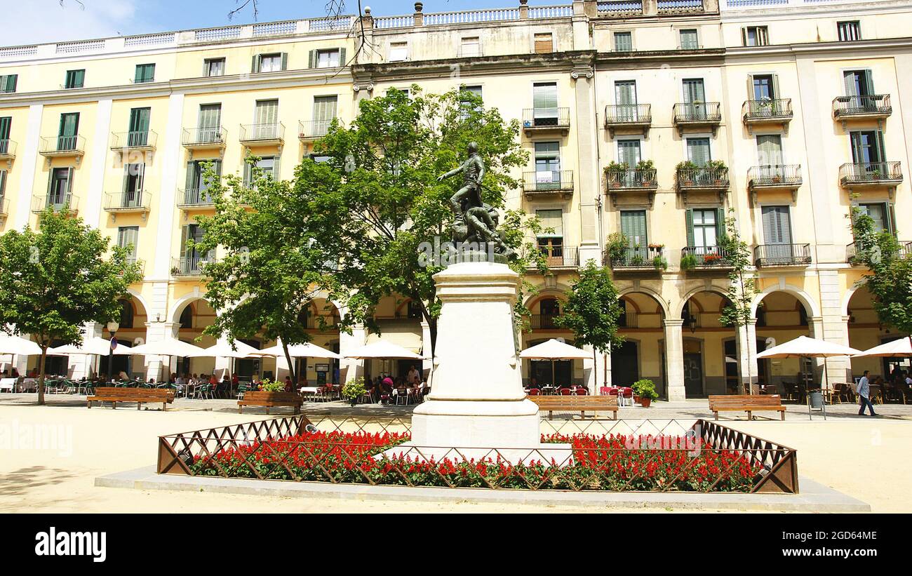 Bench girona hi-res stock photography and images - Alamy