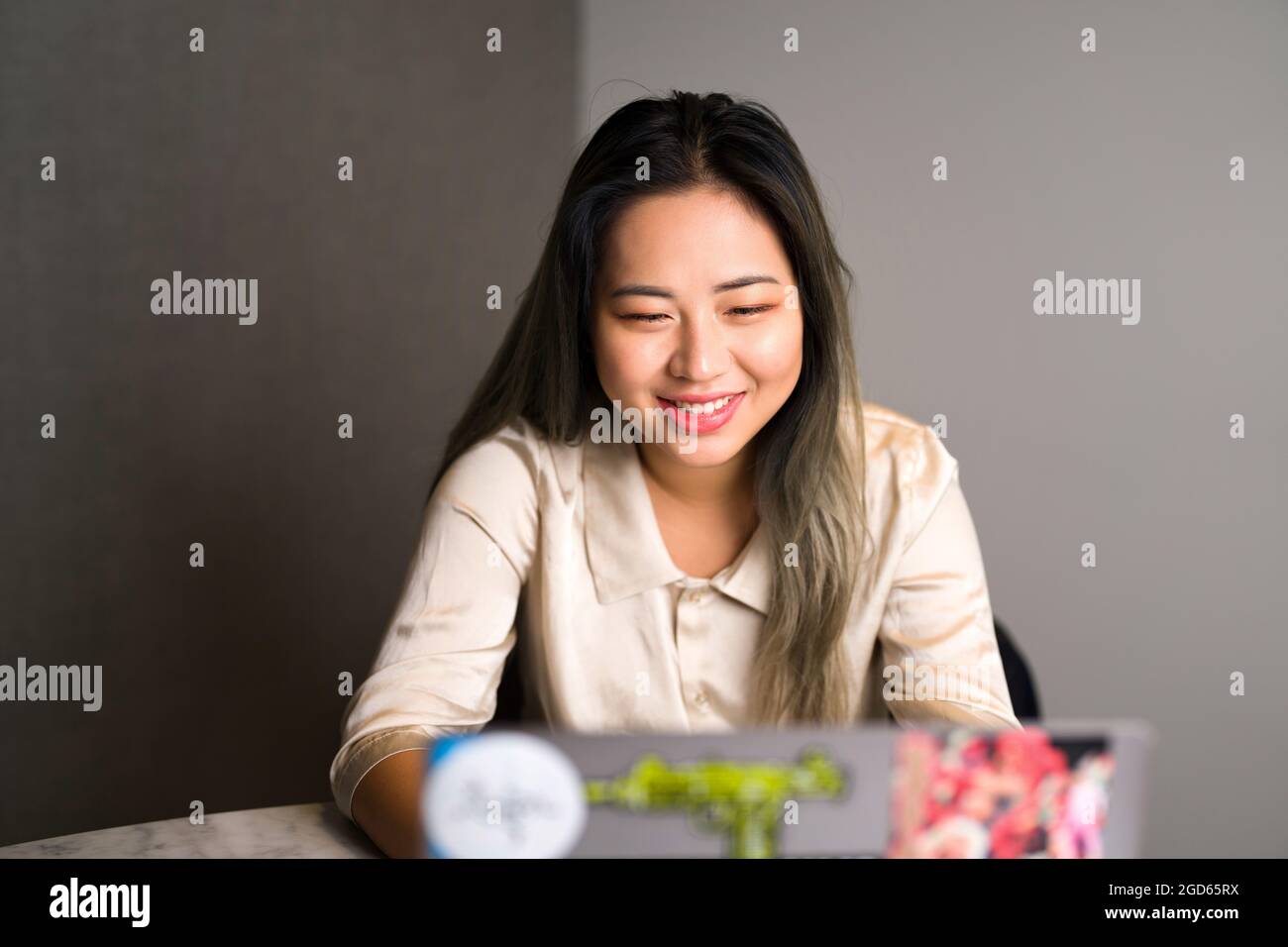 Zoom young hi-res stock photography and images - Alamy