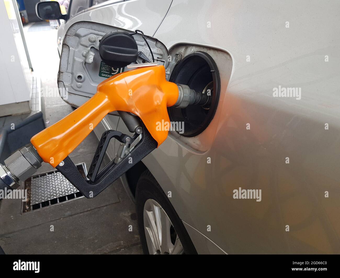 Gas pump filling up a car Stock Photo - Alamy