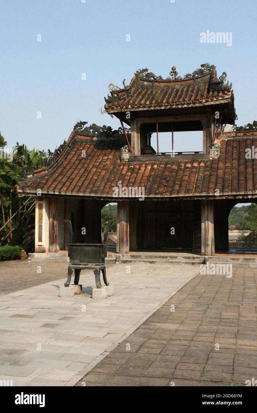gate at the mausoleum of the emperor tu duc in hue (vietnam Stock Photo ...