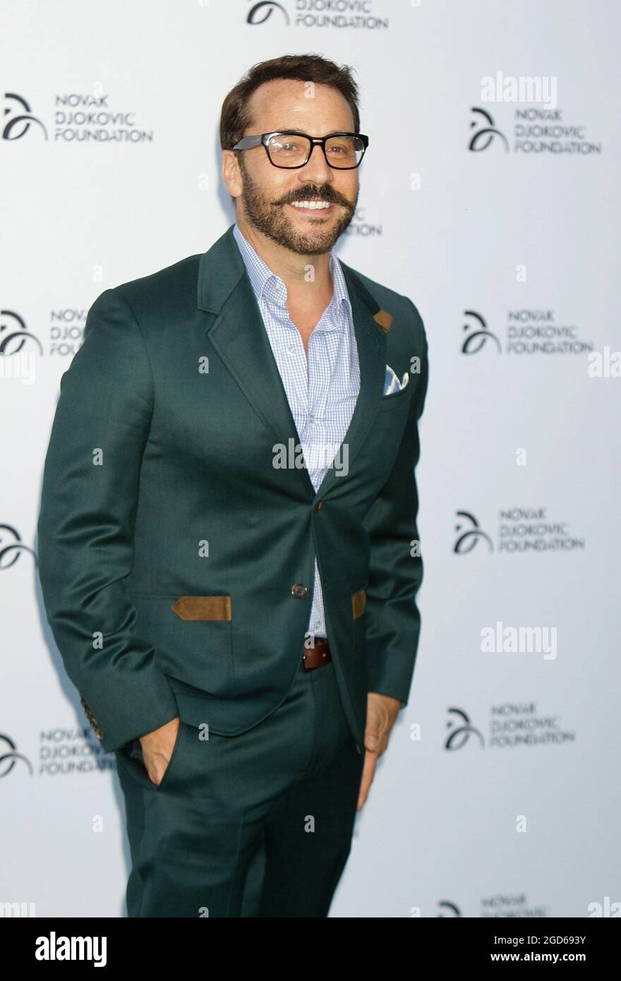 Jeremy piven dinner hi-res stock photography and images - Alamy