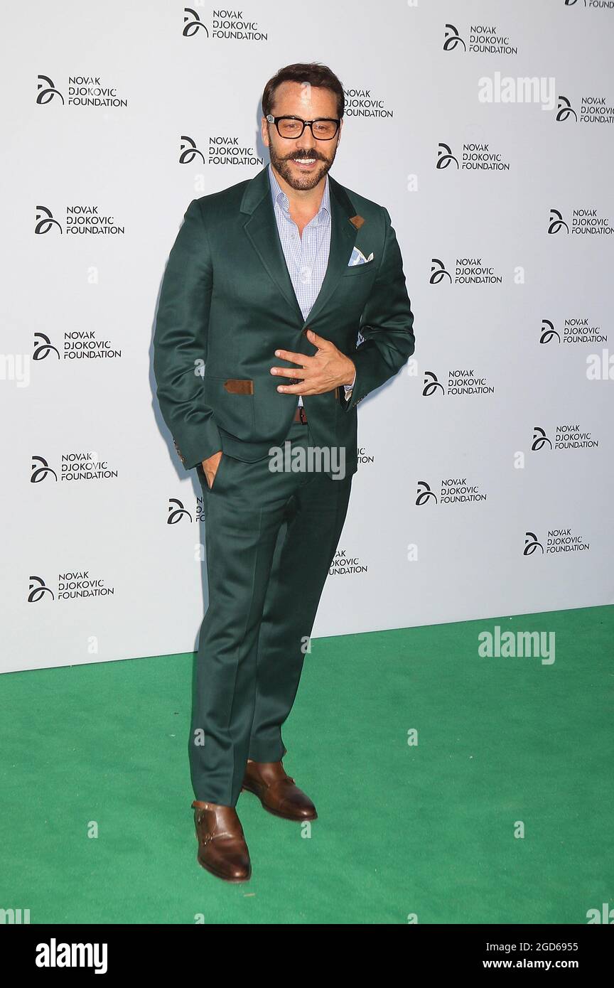 Jeremy piven dinner hi-res stock photography and images - Alamy