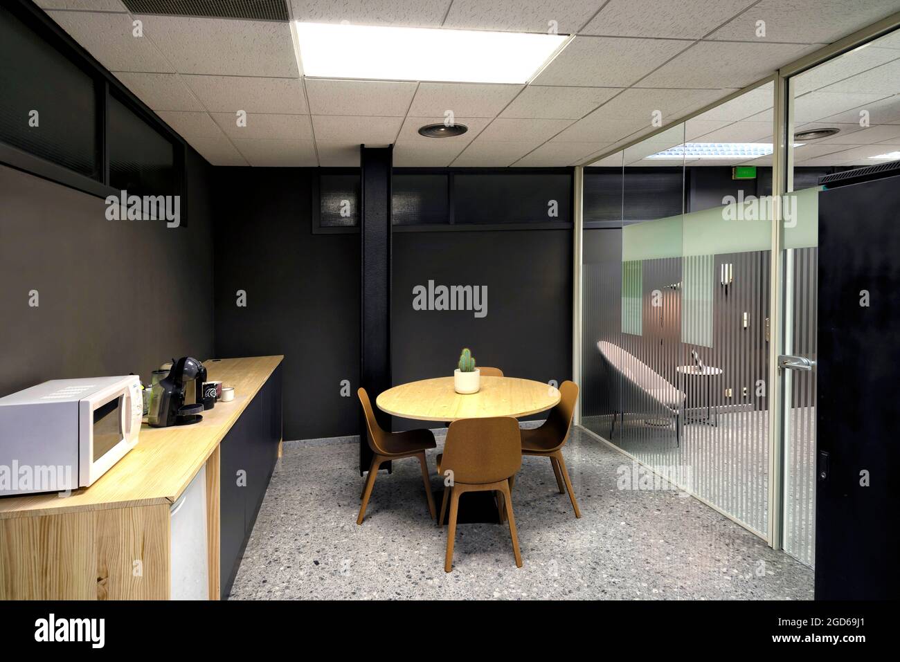 Modern office lunch room hi-res stock photography and images - Alamy