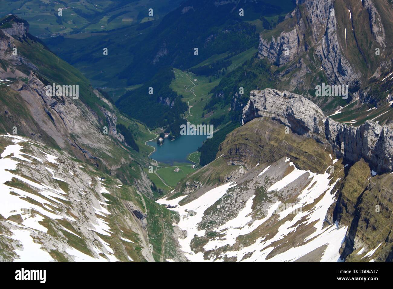 Scenic Faak lake, located below the northern slope of the Karawanks ...