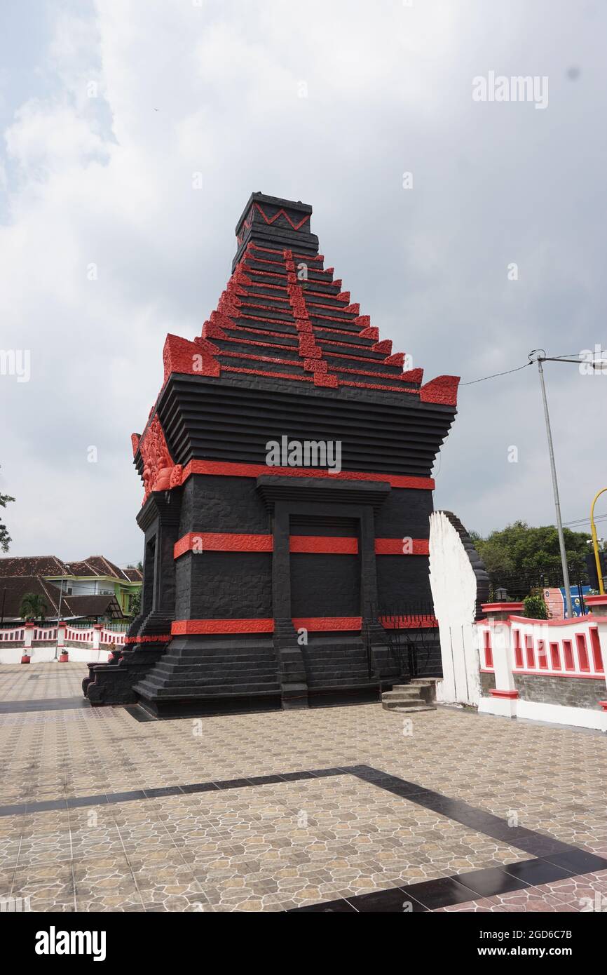 The Beautiful Gate Of Taman Makam Pahlawan Raden Wijaya On Blitar East