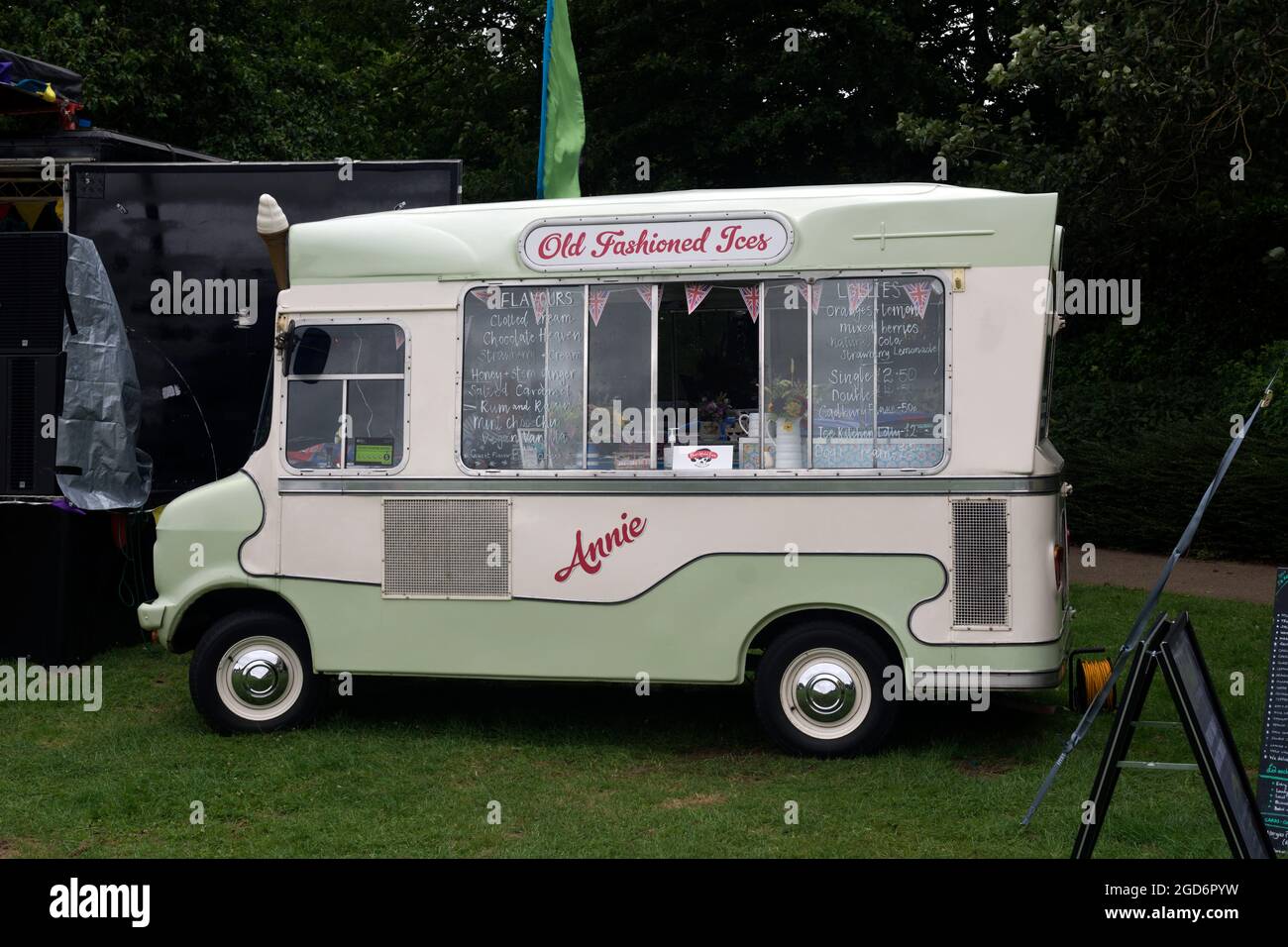 Old ice cream van hi-res stock photography and images - Alamy