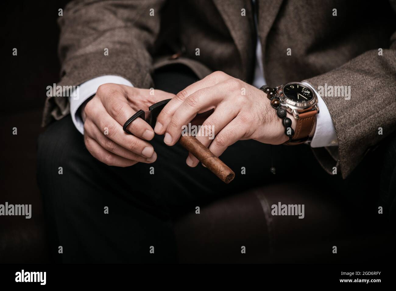 elegant man wearing suit and white shirt cut Cuban cigar Stock Photo ...