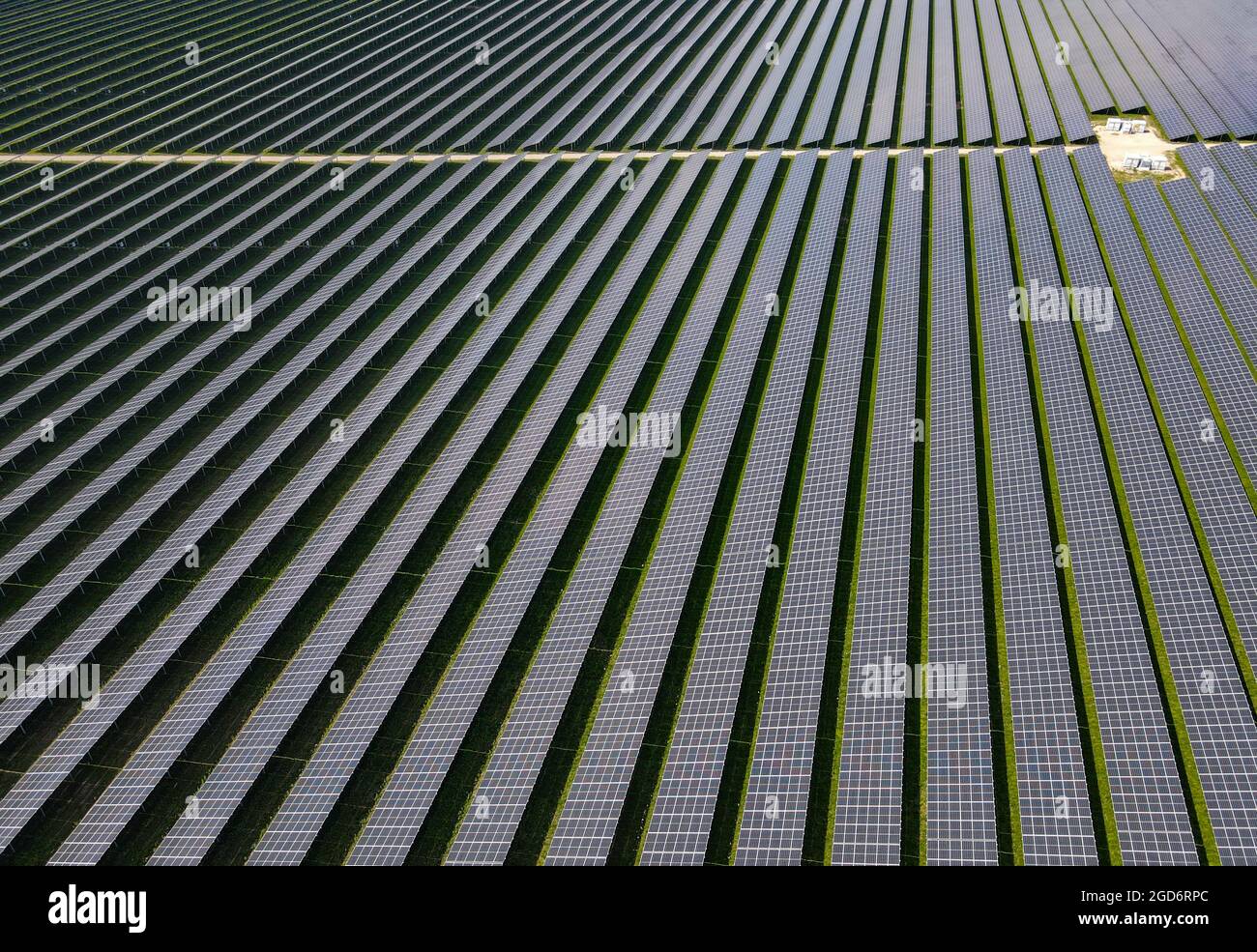 Werneuchen, Germany. 11th Aug, 2021. The EnBW solar park "Weesow ...