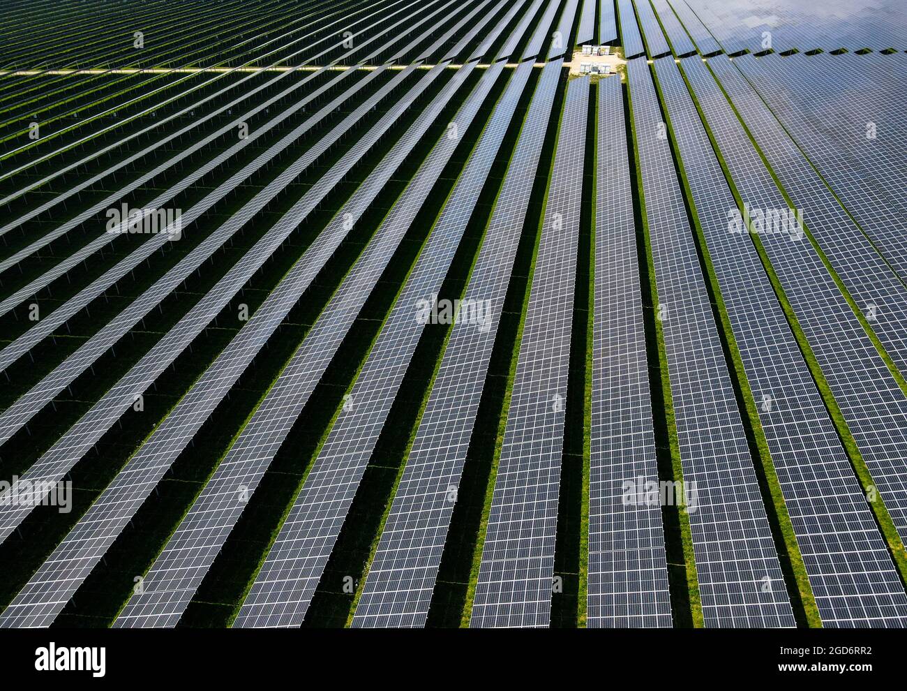 Werneuchen, Germany. 11th Aug, 2021. The EnBW solar park "Weesow ...