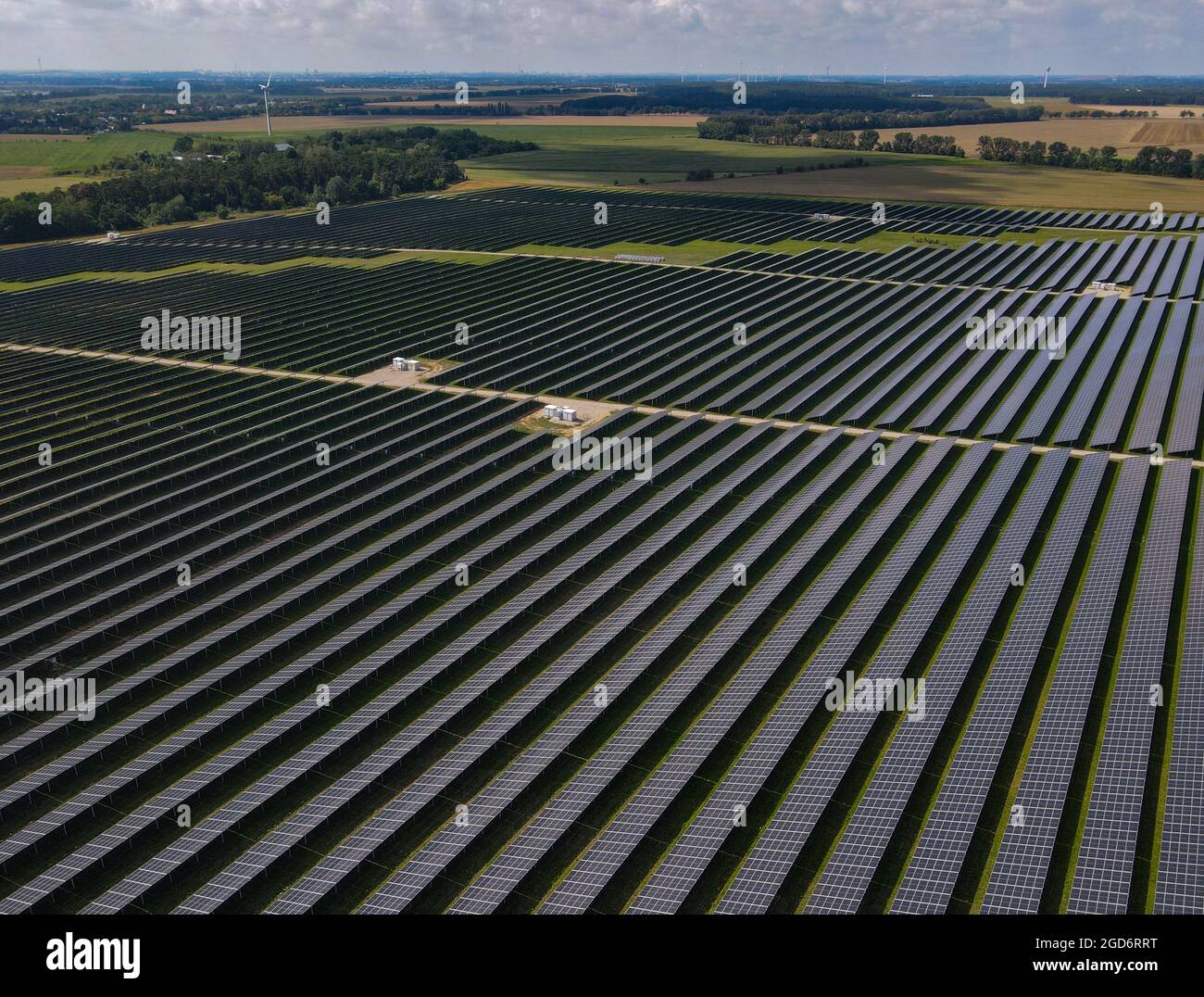 Werneuchen, Germany. 11th Aug, 2021. The EnBW solar park "Weesow ...