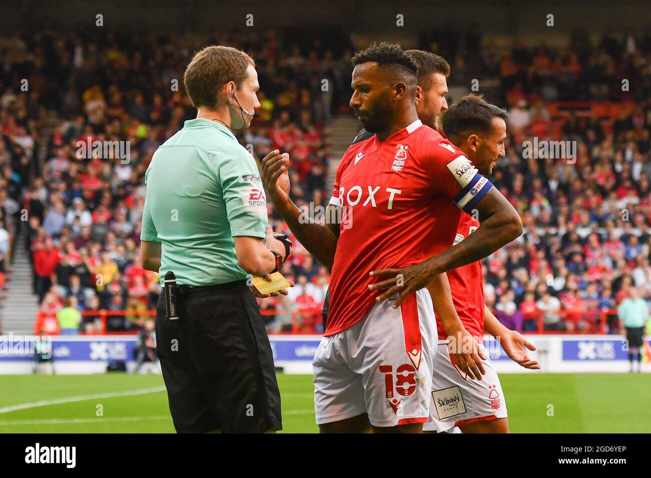 Peter wright referee hi-res stock photography and images - Alamy