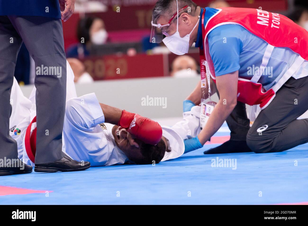 Receives karate hi-res stock photography and images - Alamy