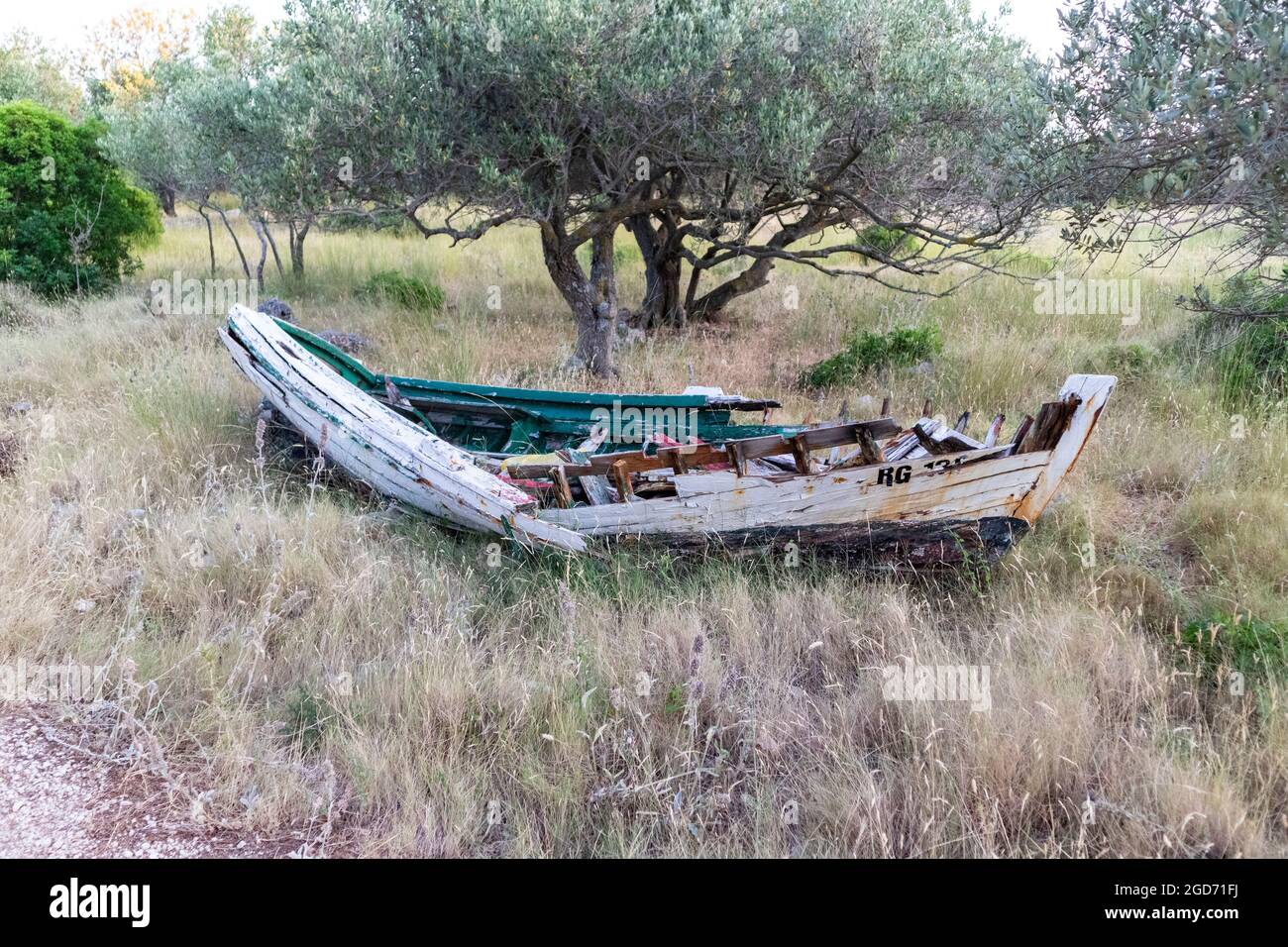 Boat left to rot hi-res stock photography and images - Alamy