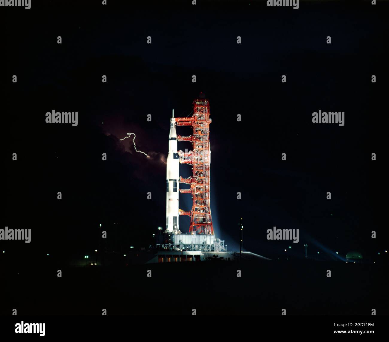 Saturn v rocket hi-res stock photography and images - Alamy