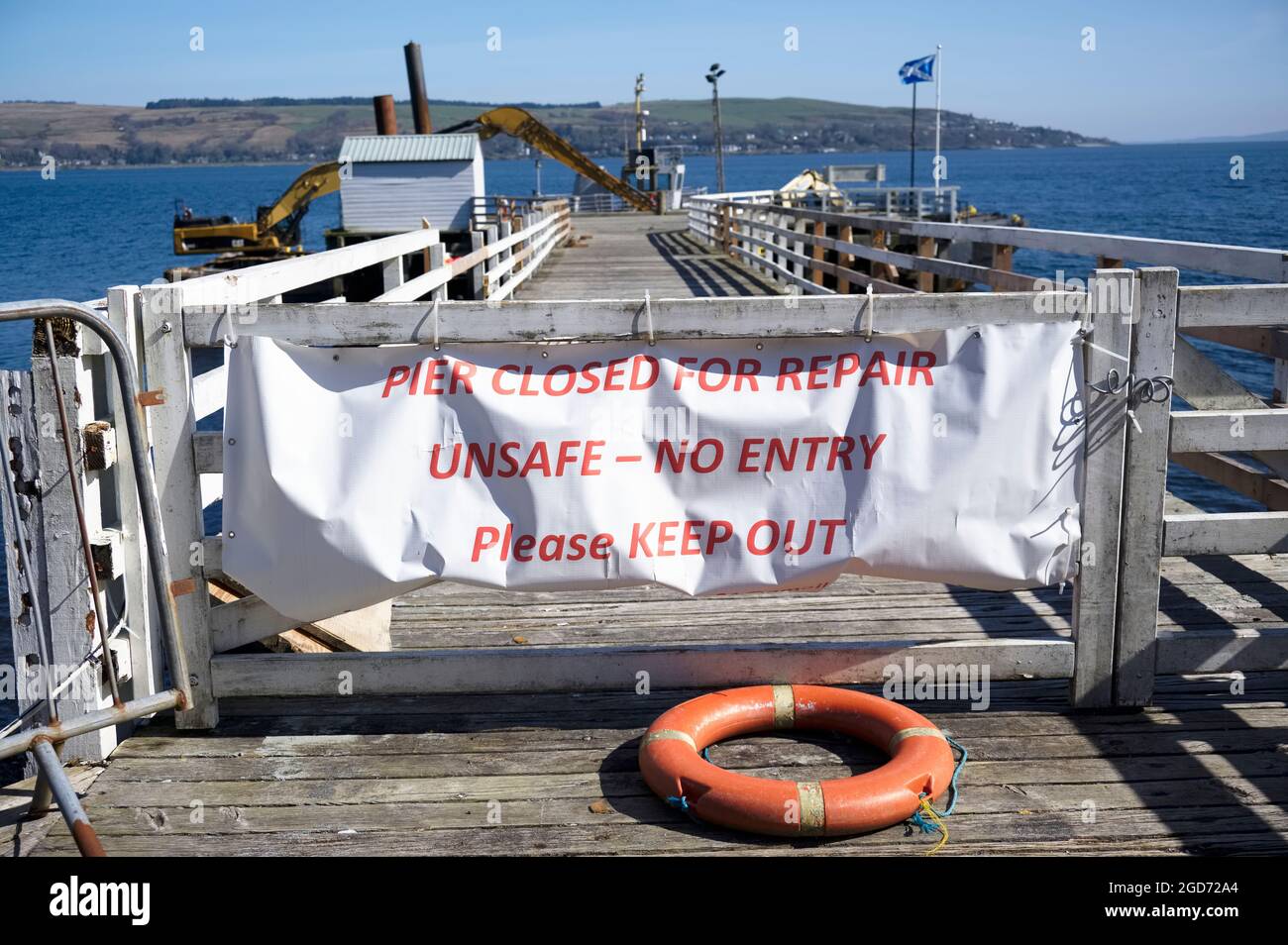 Pier closed no access to public sign Stock Photo - Alamy