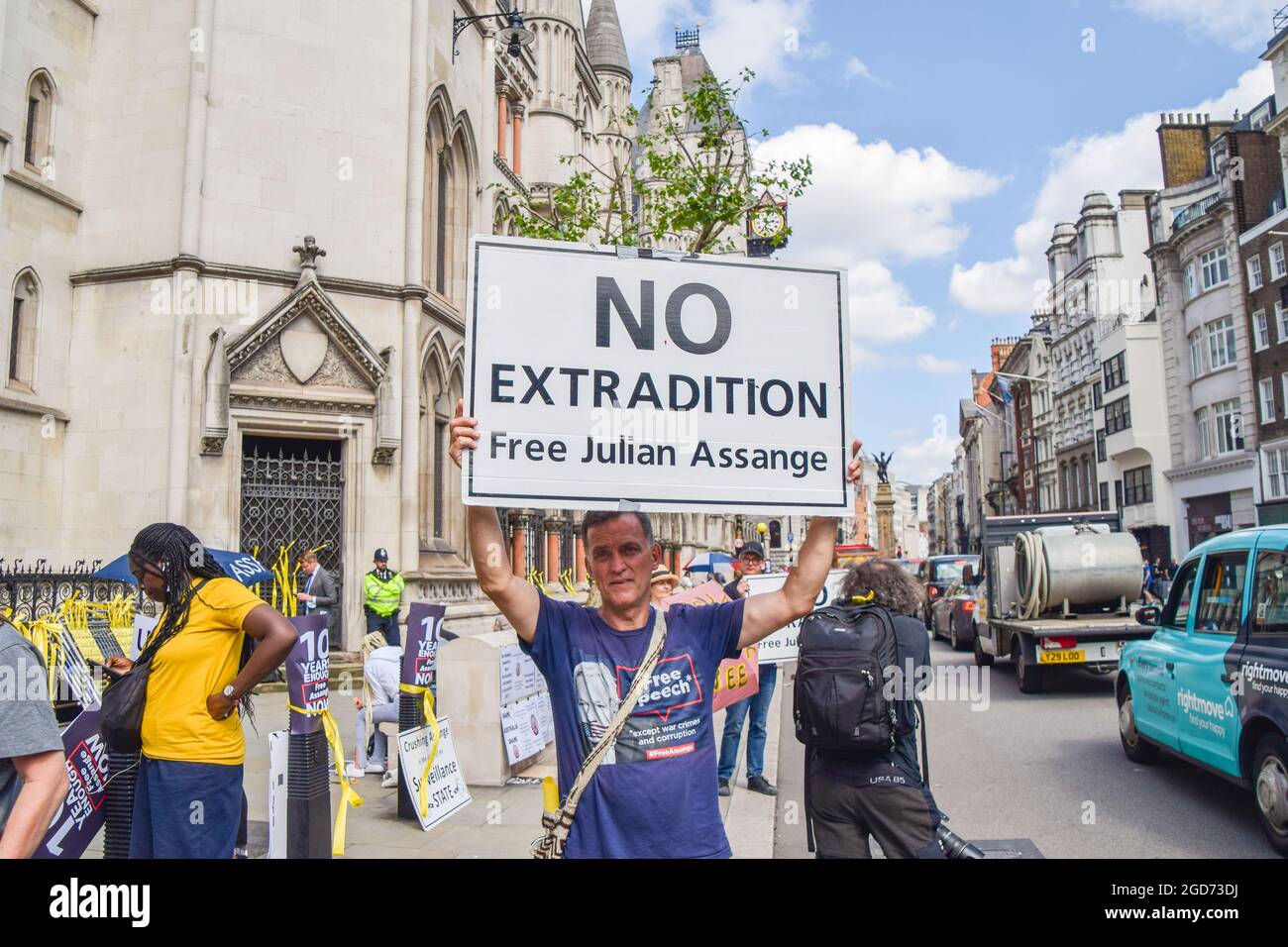 Wikileaks no extradition hi-res stock photography and images - Alamy