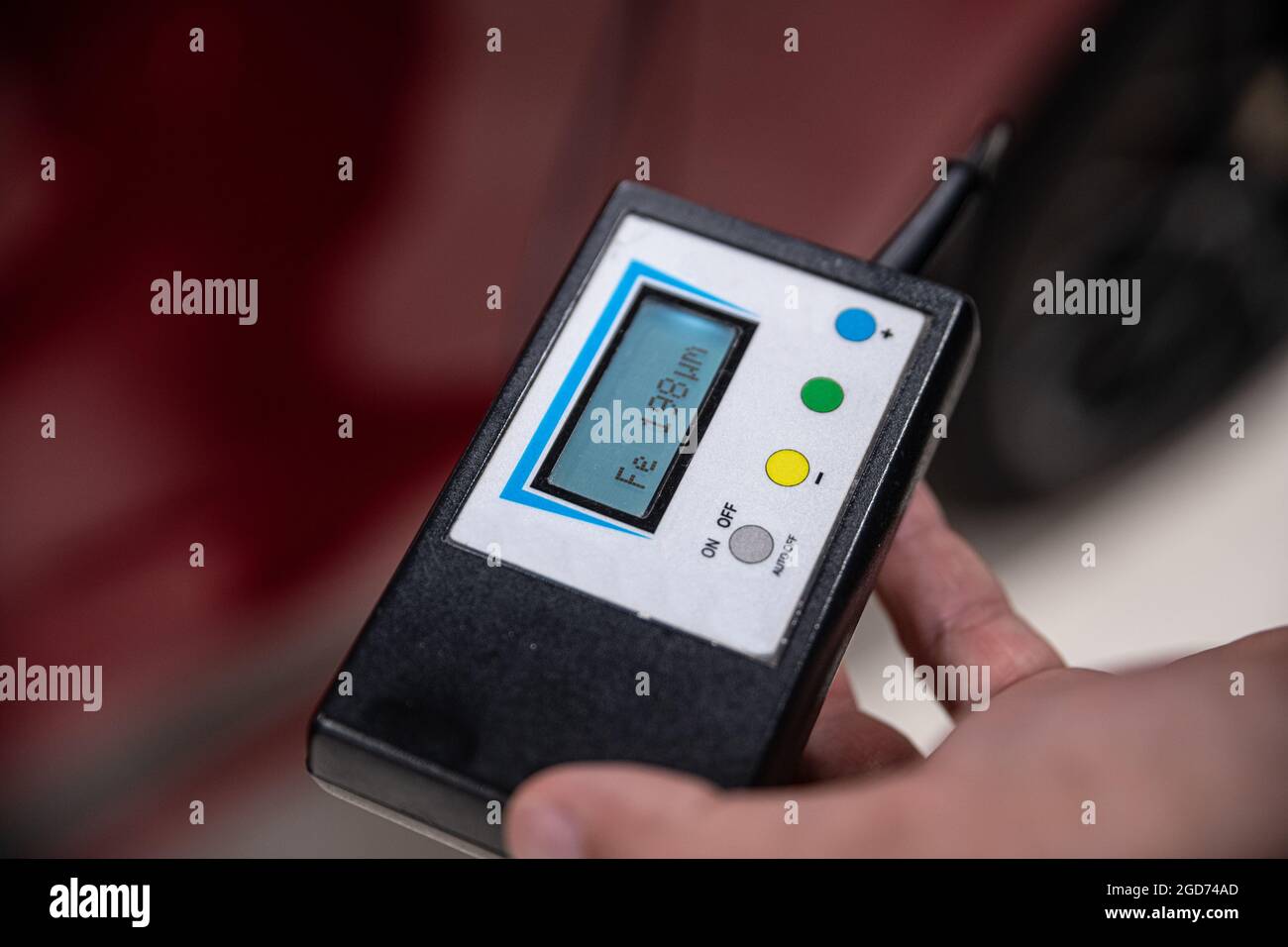 Man mechanic checking car paint thickness with electronic meter Stock ...