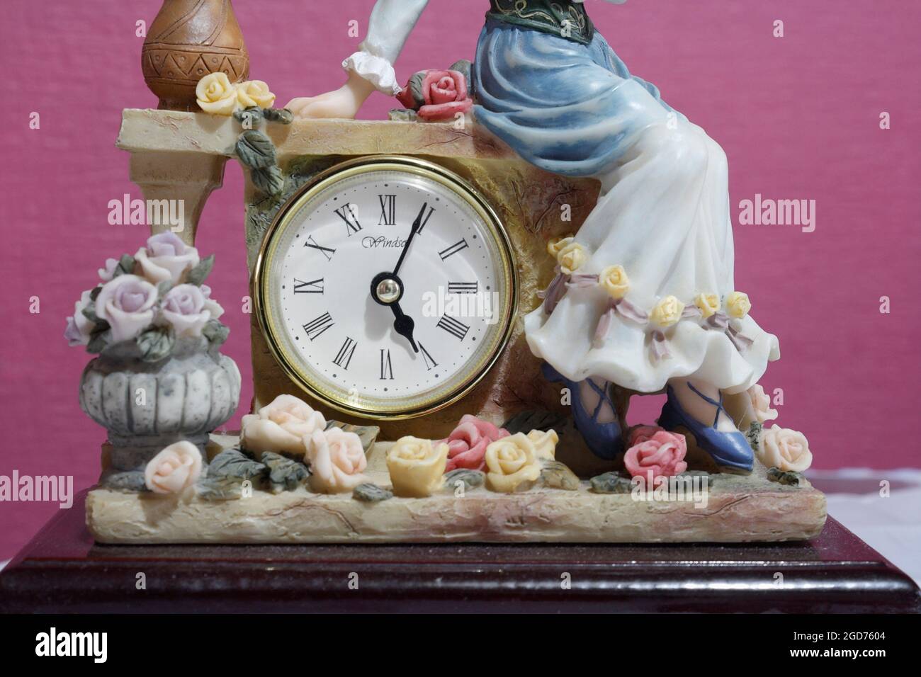 Ornamental clock face hi-res stock photography and images - Alamy