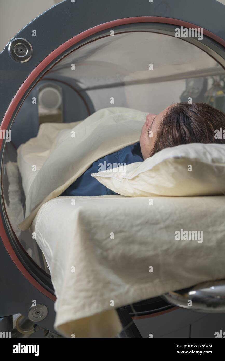 Patient inside a hyperbaric treatment tank at a clinic Stock Photo - Alamy