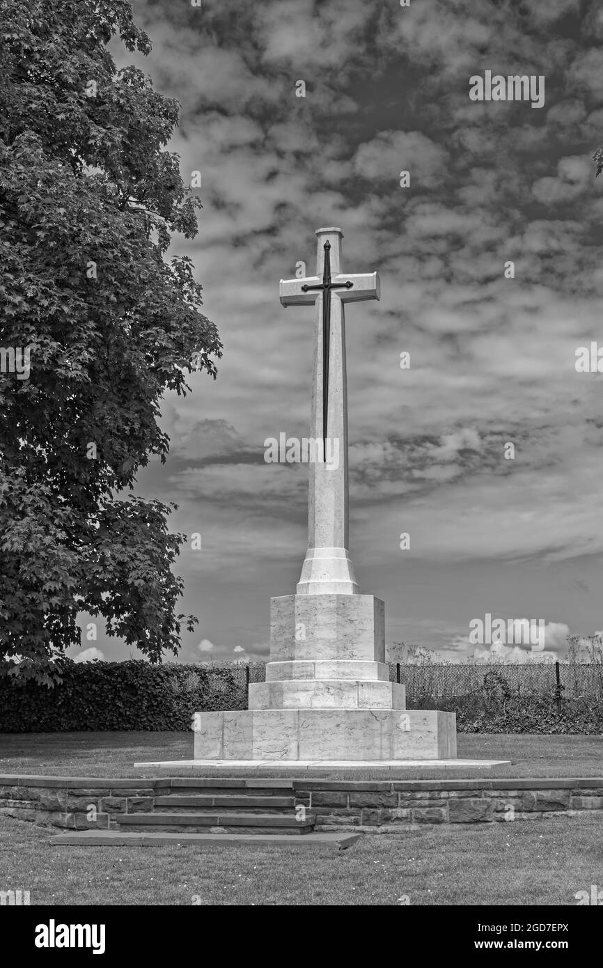 Cross of Sacrifice with Greatsword in Hanover War Cemetery (CWGC) 2. WW ...
