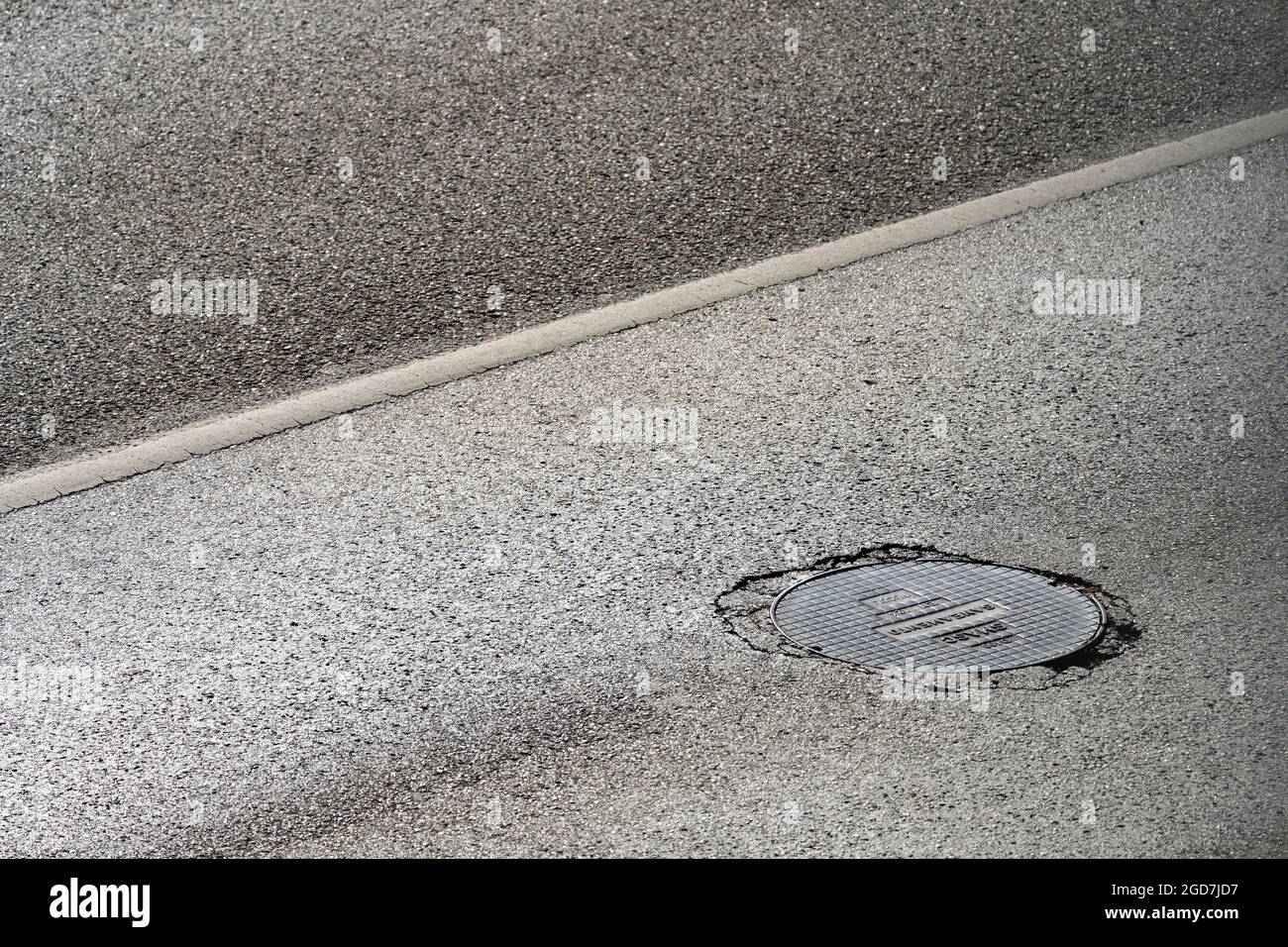 Manhole cover uk hi-res stock photography and images - Alamy