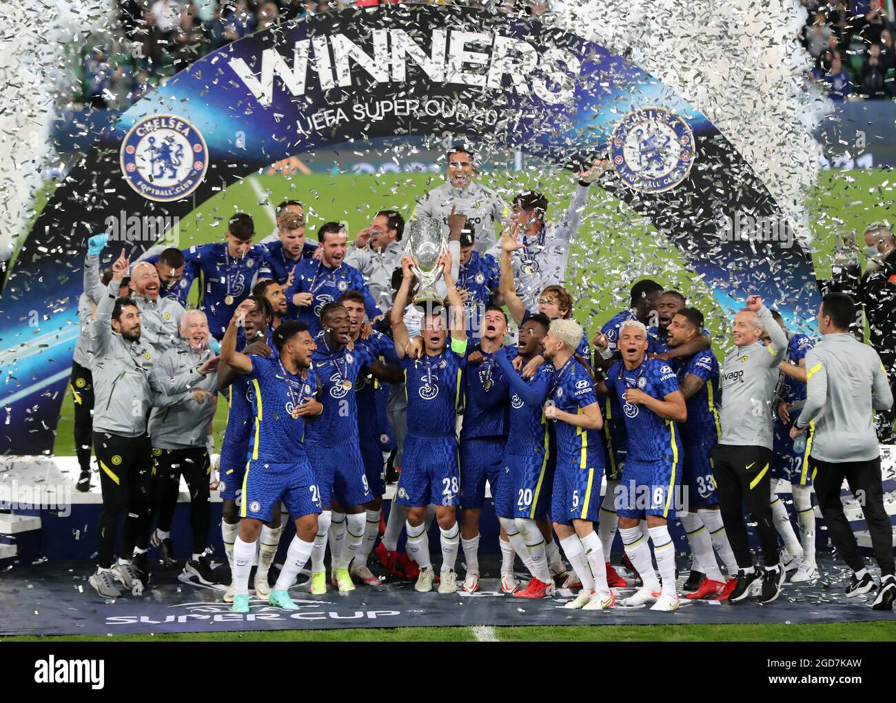 Chelsea players celebrate with the trophy after the UEFA Super Cup ...