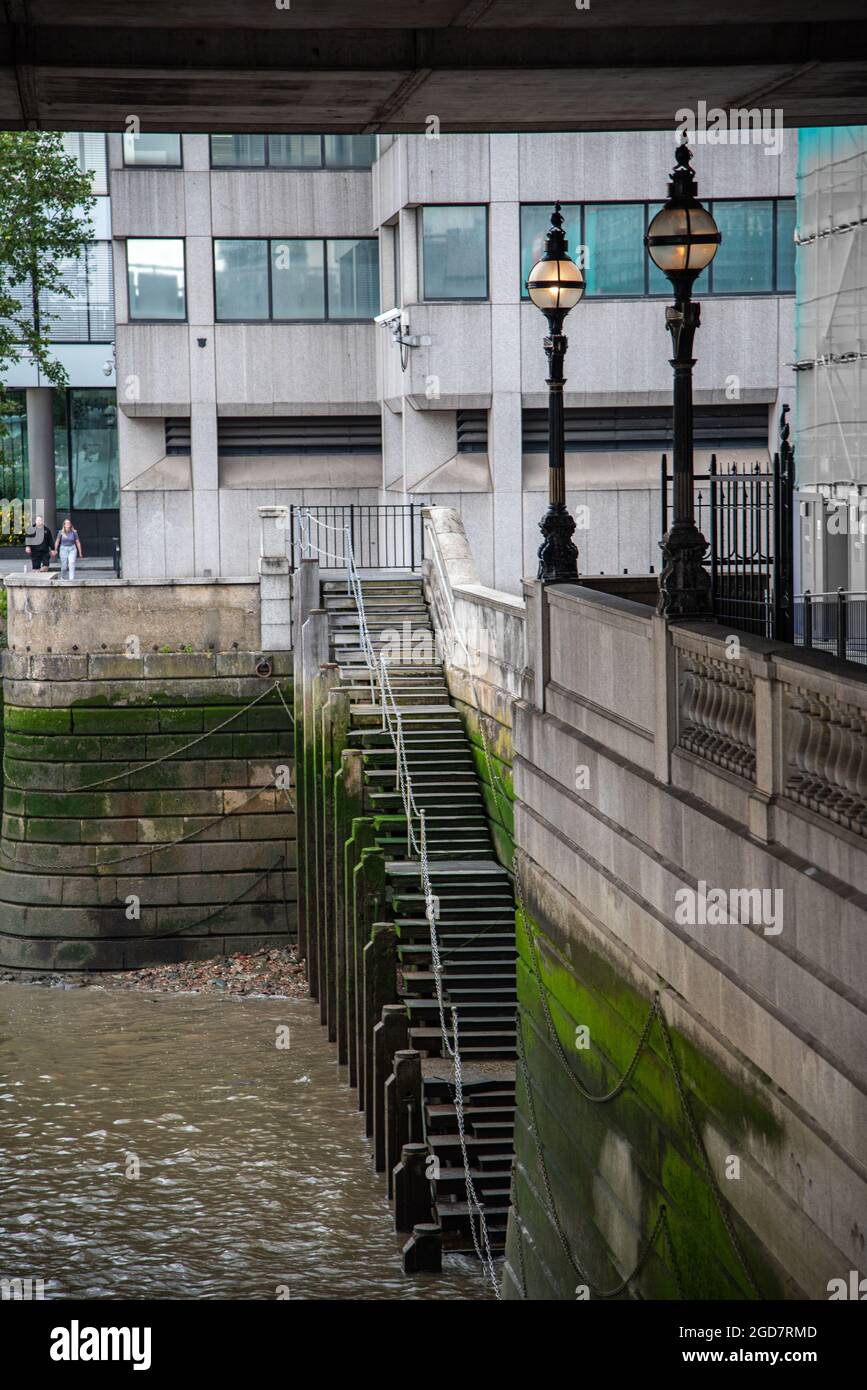 Stairs to the river by the offices in London Stock Photo - Alamy