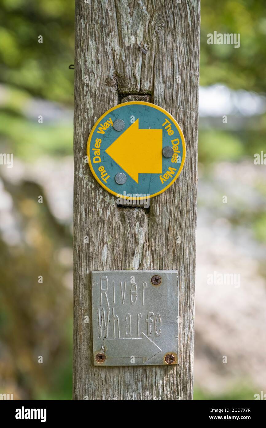 Dales Way Signpost, Kettlewell in the Yorkshire Dales National Park ...