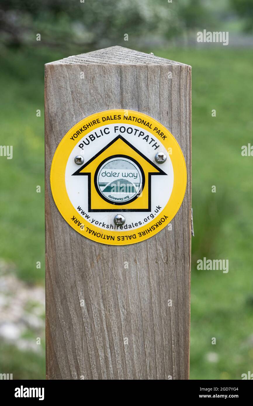 Public Footpath Signpost, Kettlewell in the Yorkshire Dales National ...