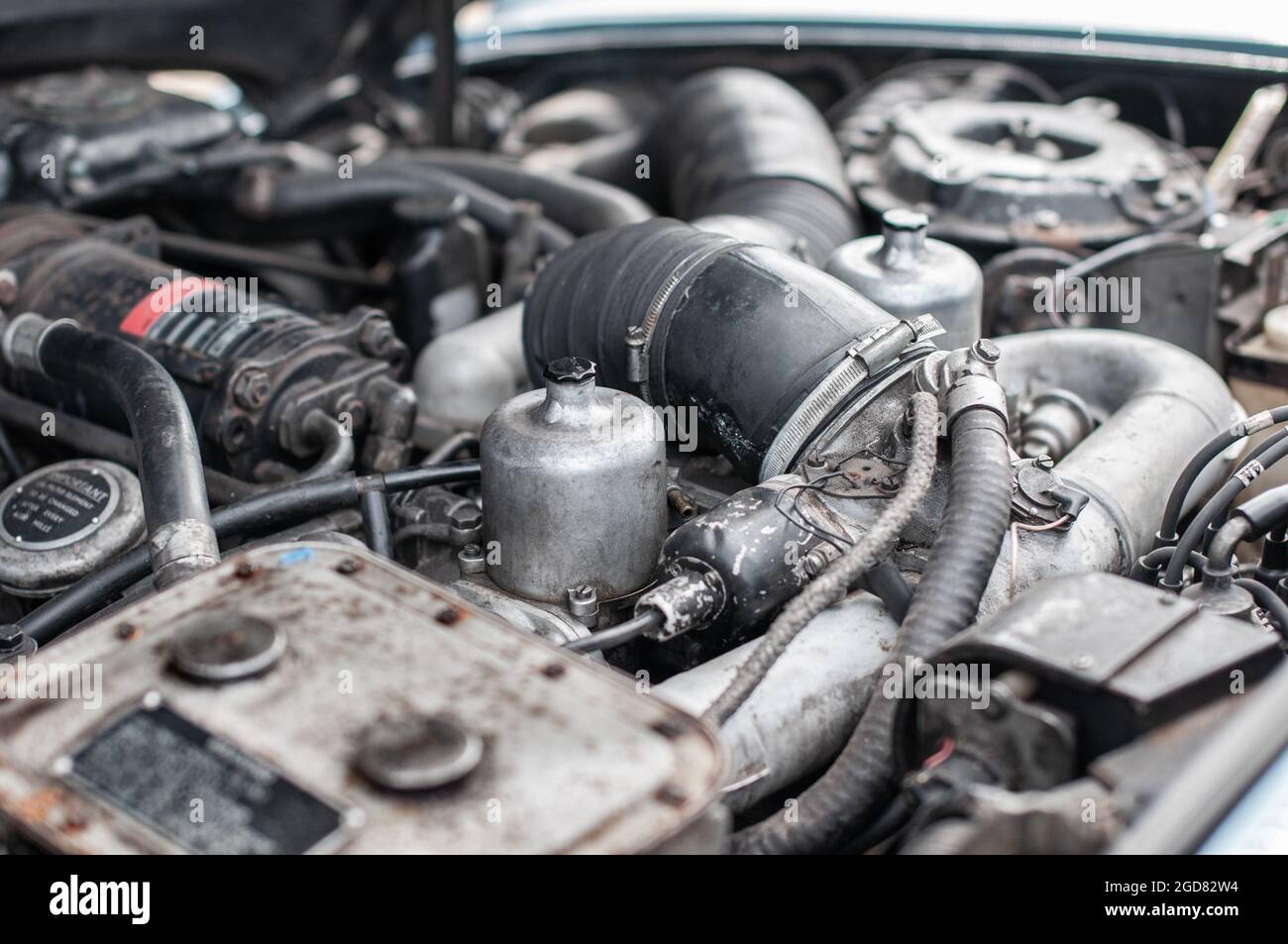 Classic vehicle V8 engine, technology of the past Stock Photo - Alamy