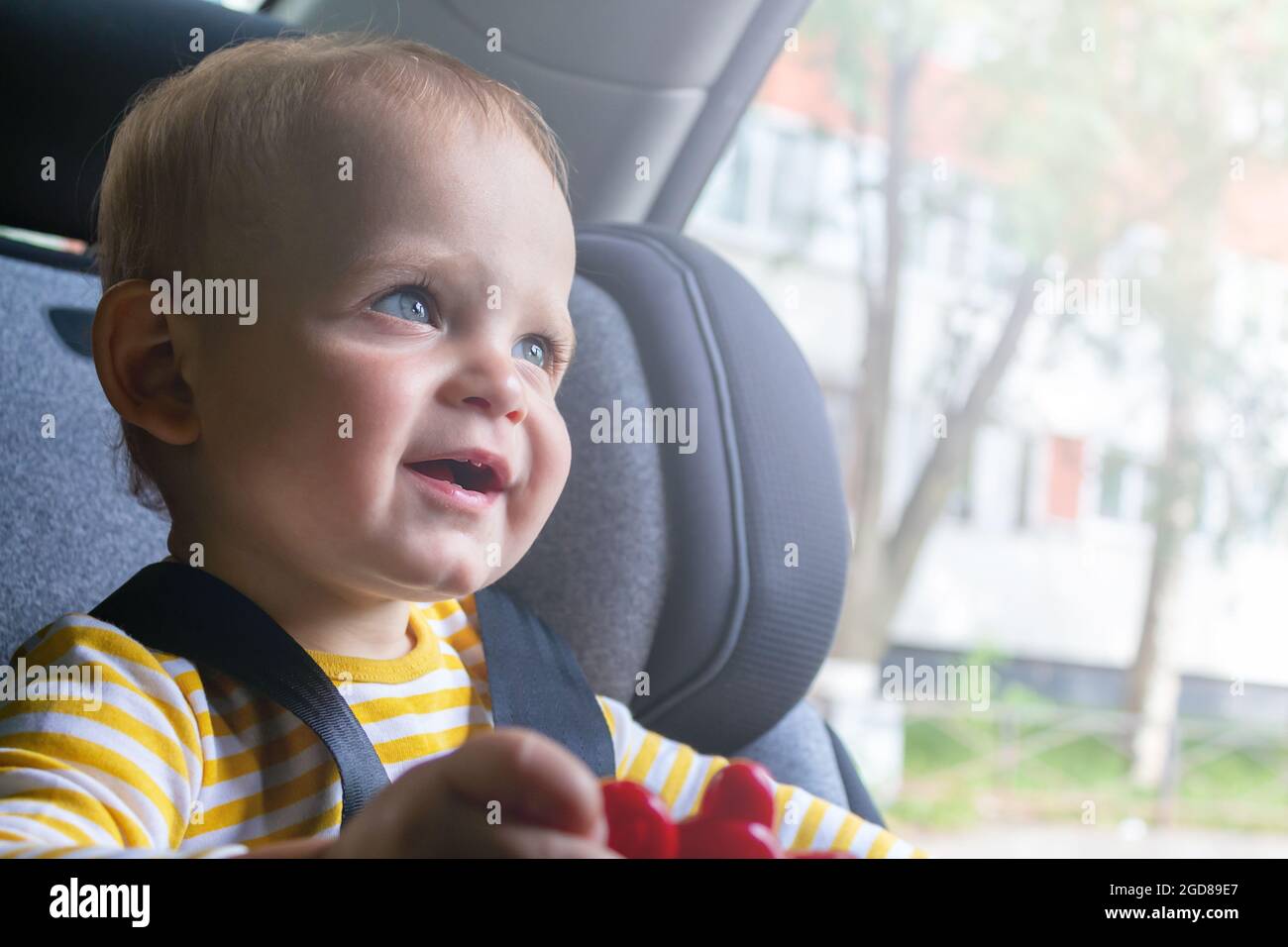 Happy baby sitting hi-res stock photography and images - Alamy