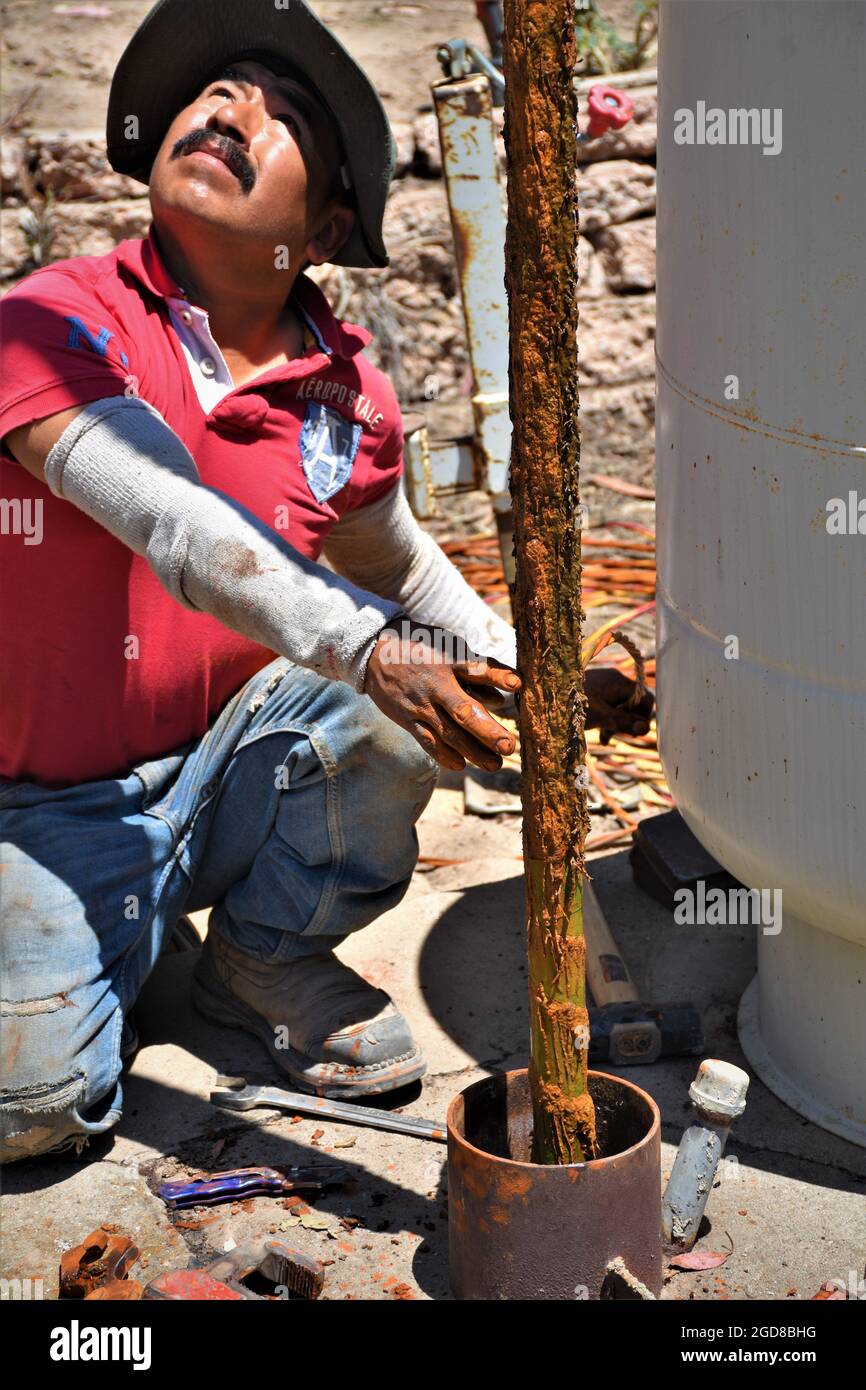 Well pulling rig hi-res stock photography and images - Alamy