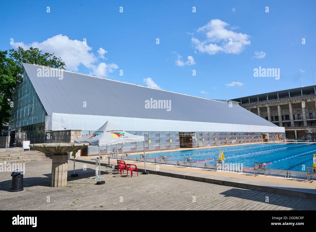 Berlin, Germany. 10th Aug, 2021. In the Olympic Stadium summer pool ...