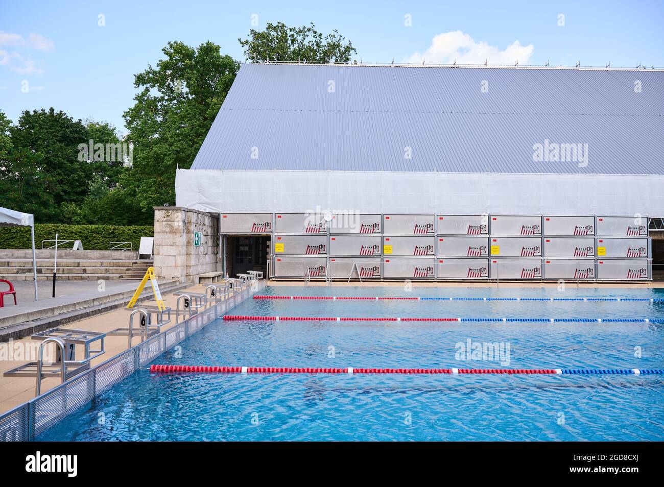 Berlin, Germany. 10th Aug, 2021. In the Olympic Stadium summer pool ...